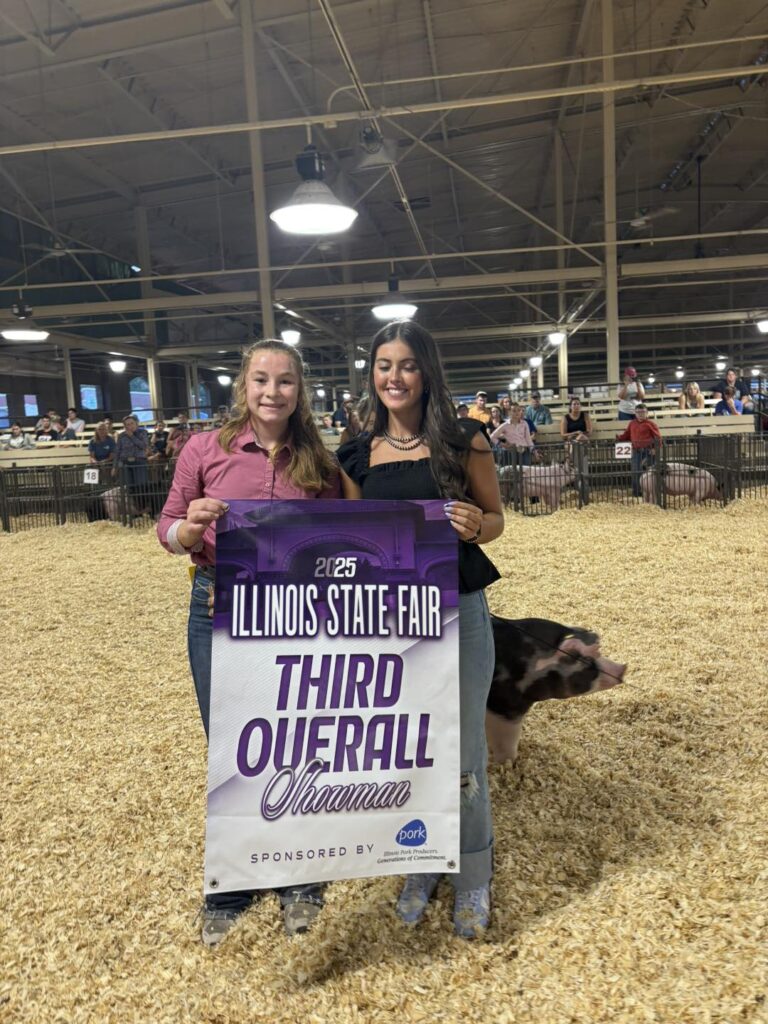 Local Showmen Aubrey Killey, Jolie Johnson, and Nora Hoge Place in ...